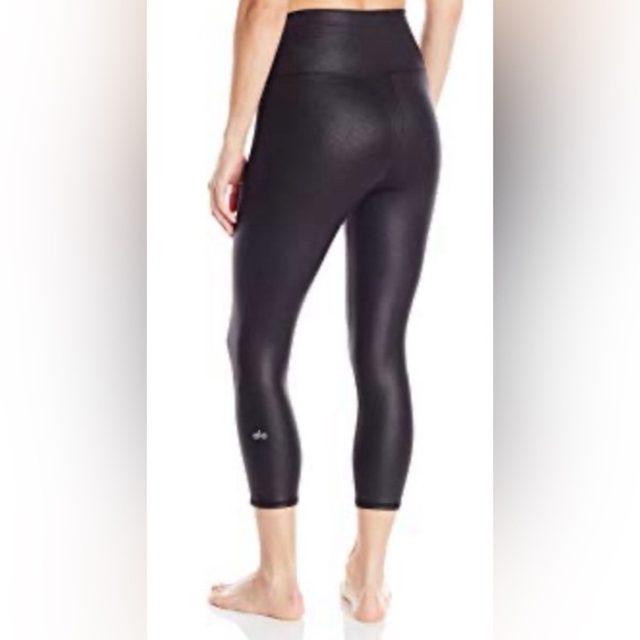 ALO Yoga | Pants & Jumpsuits | Alo Yoga Highwaist Airbrush Capri Black ...